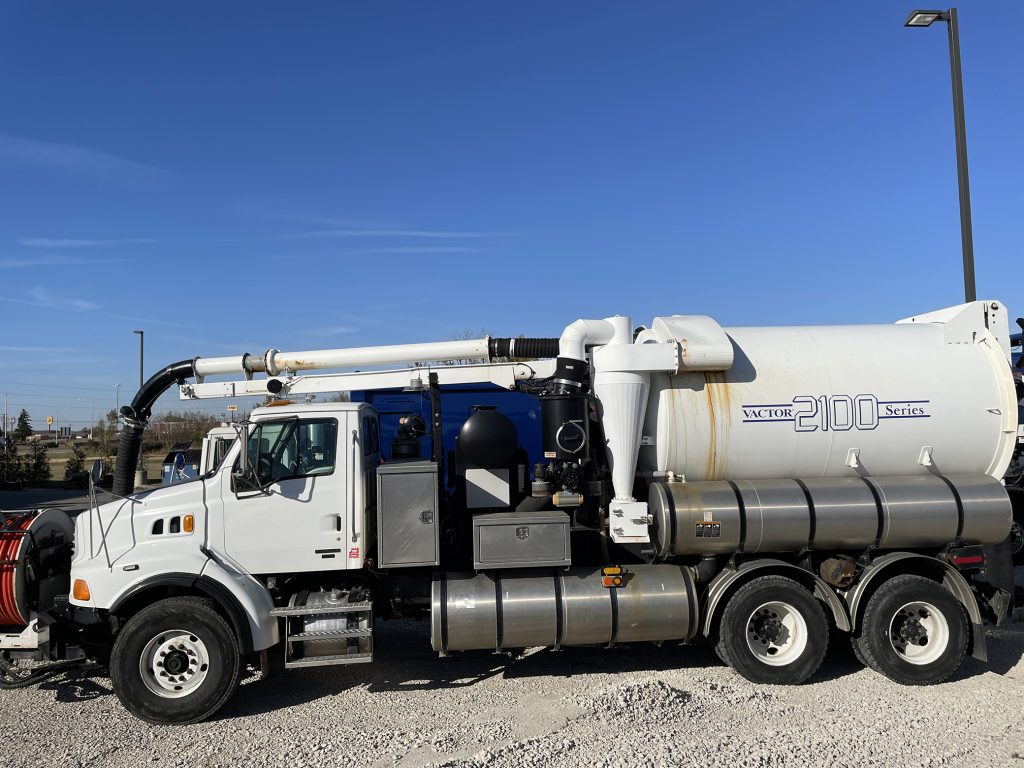 2008 VACTOR 2100, STERLING LT9513 – Maquinas M